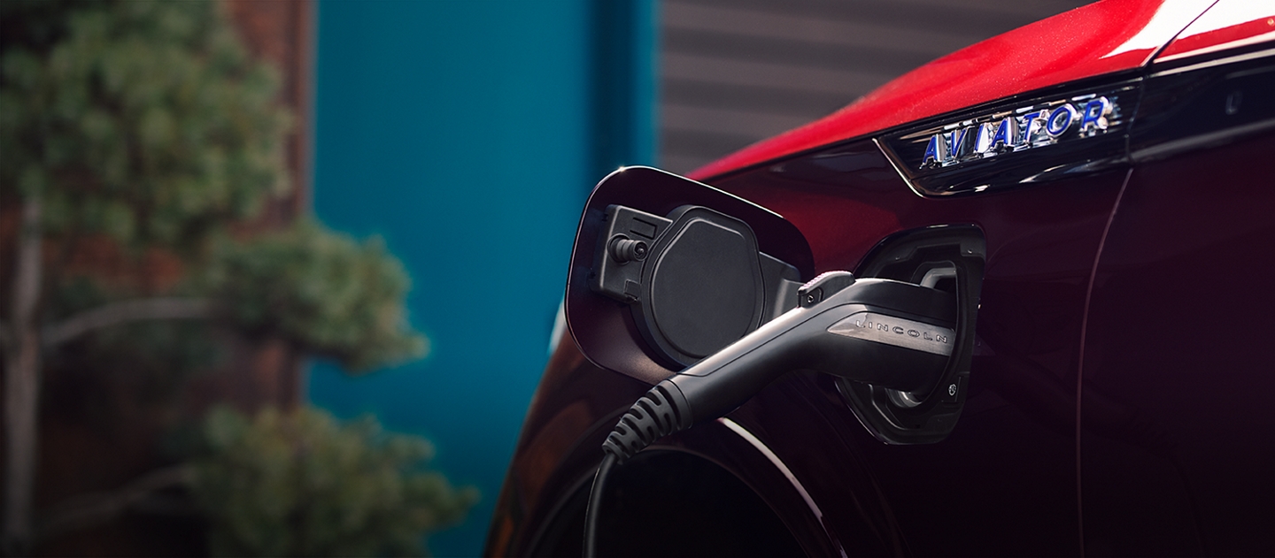 Lincoln® Luxury Hybrid Electric Vehicles | Performance With Efficiency