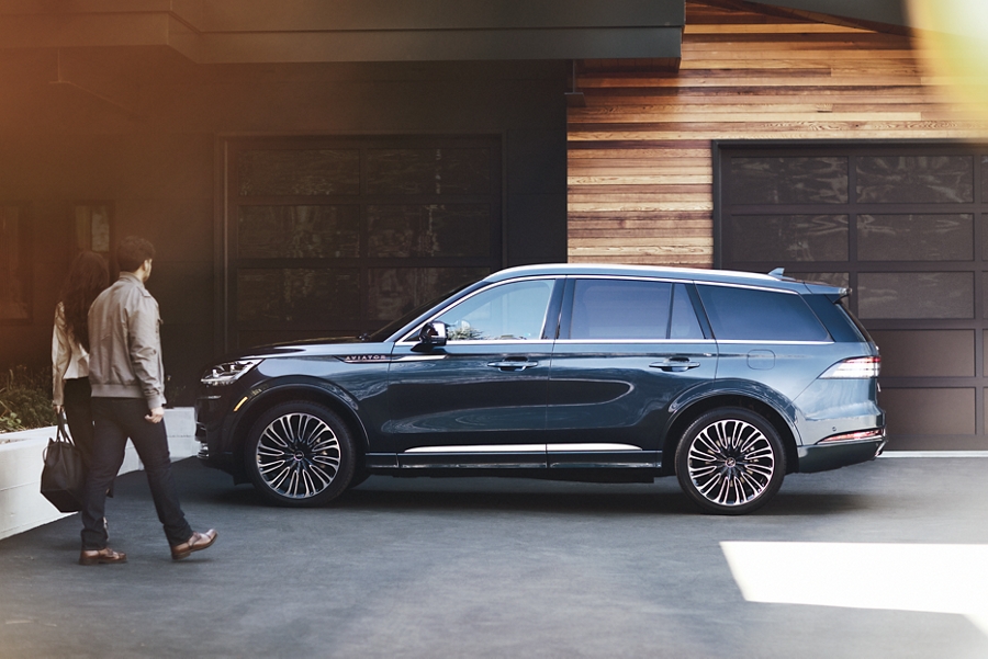 Lincoln® Luxury Vehicles | Crossovers, SUVs, & Cars | Lincoln.com