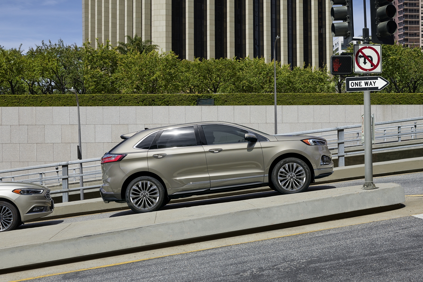 2020 Jeep Compass Vs 2020 Ford Edge Comparison Review By Rochester Hills Dodge Chrysler Jeep Troy Mi